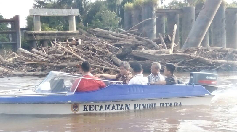 Tim Kemendagri Melakukan Peninjauan Ke Lokasi Jembatan Melawi II ...