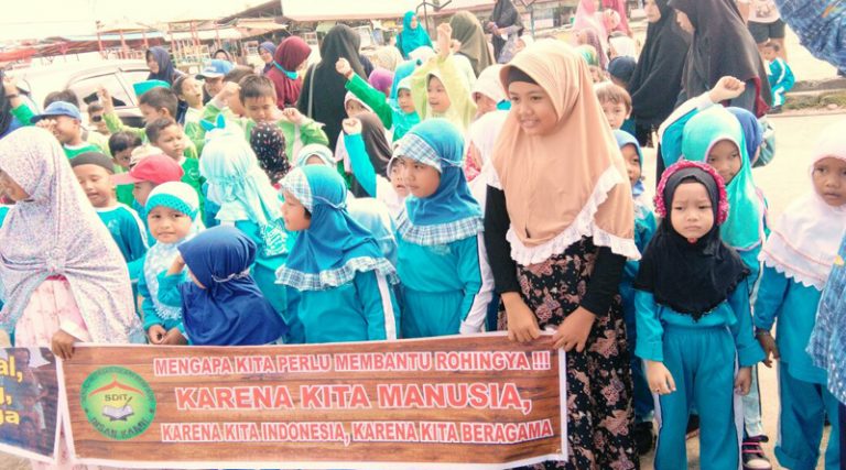 Anak TK dan SD Insan Kamil Menyuarakan Peduli Rohingya – Suara Kapuas Raya