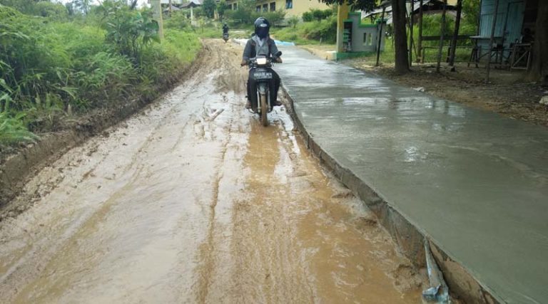 Jalan KKLK Mulai Diperbaiki – Suara Kapuas Raya